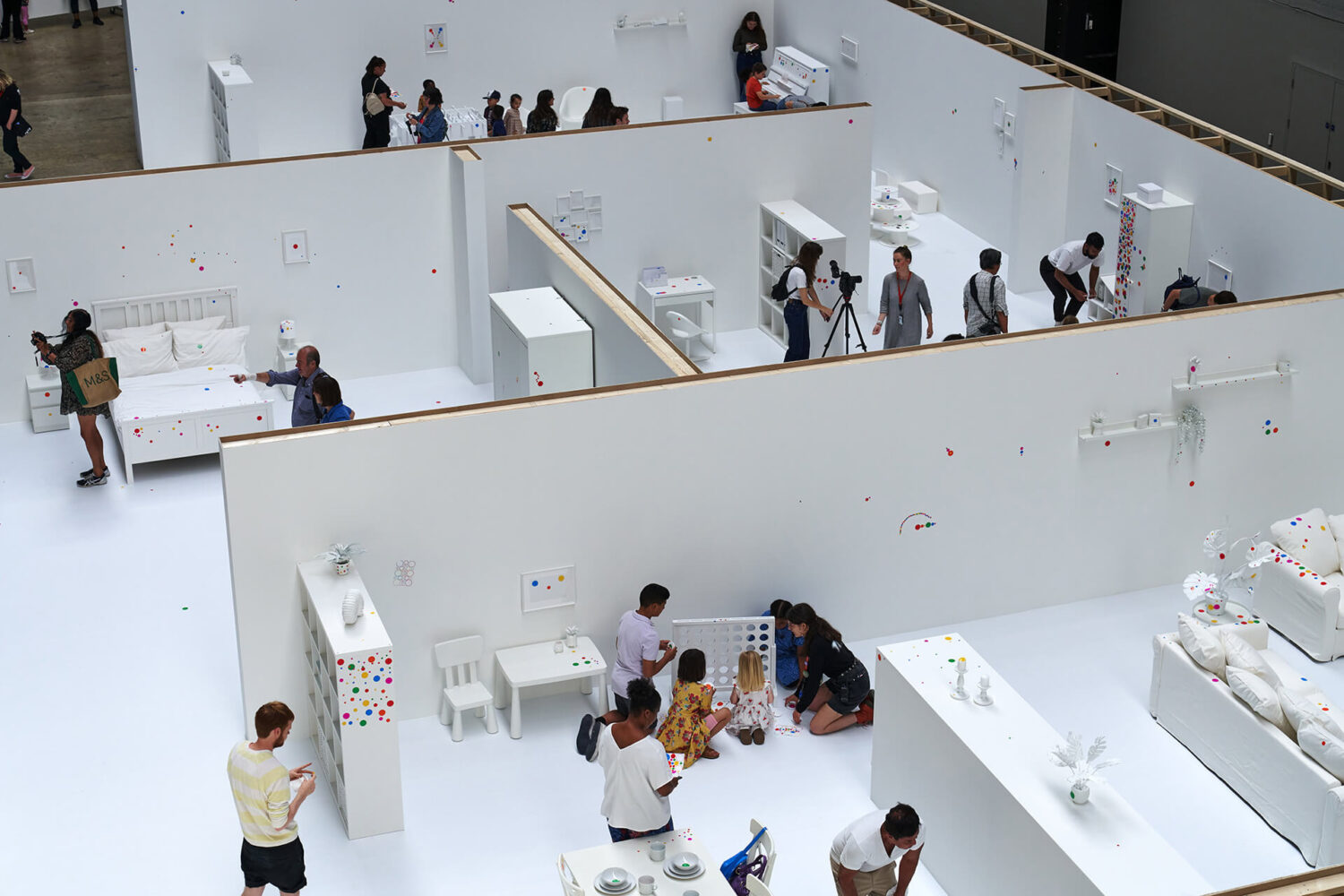 Changed and Unchanged – Kusamas Obliteration Room